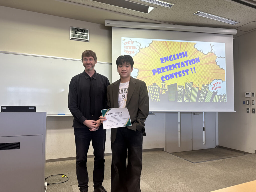 語学教育部会主催「英語プレゼンテーションコンテスト」を開催 | 大阪国際大学 大阪国際大学短期大学部